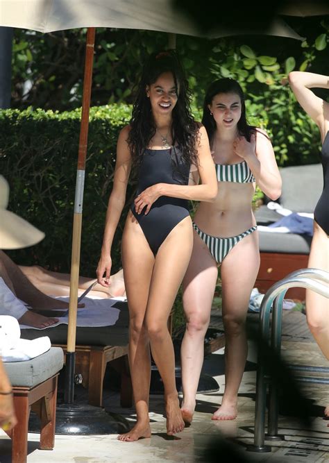 Malia Obamas Feet
