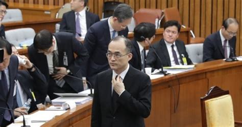 사개특위 회의장 나서는 문무일 검찰총장