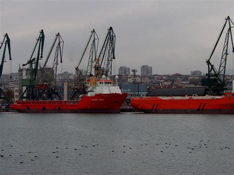 Пристанище Варна е затворено заради силен вятър Nova Bg