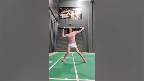 后场蹬转起跳羽毛球 羽毛球训练 打羽毛球女生 运动女孩 林九九 Youtube