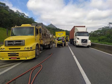 Passageiro Morre Em Acidente Com Dois Caminhões Em Morretes