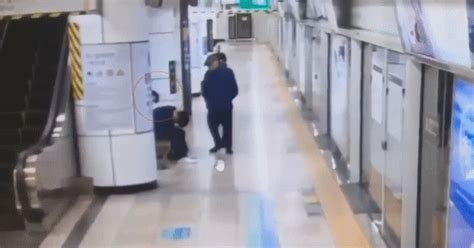 취객 부축하는 척 휴대전화 ‘슬쩍전과 14범 구속