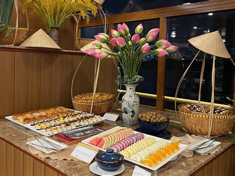 Buffet Tối Trên Du Thuyền Indochina Star