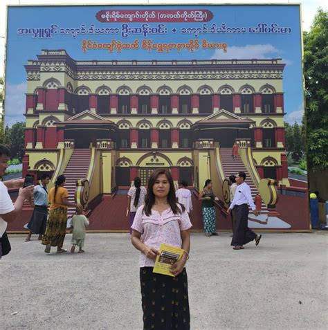 U သူတို့တောင် အချင်းချင်း တီချိတ်အေဝိုင်ရင် နှစ်နှစ်ကာကာပျော်နေကြပ