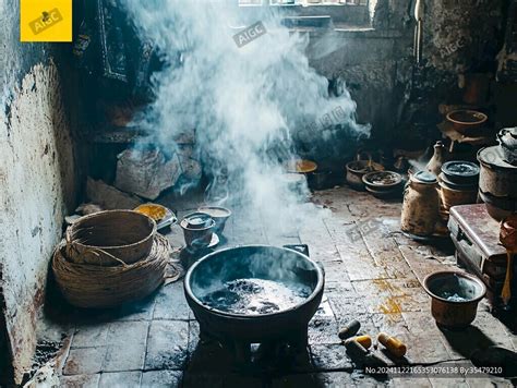 Ai创作图东北农村厨房场景 茶馆灶台 农村烧火煮水做饭 农村农家灶房 农村厨房土灶 撒拉族厨房 土灶台农村生活场景 旧时东北人家家庭厨房 农村