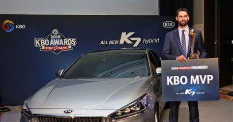 기아차 Kbo리그 Mvp 니퍼트 선수에 K7 하이브리드 증정