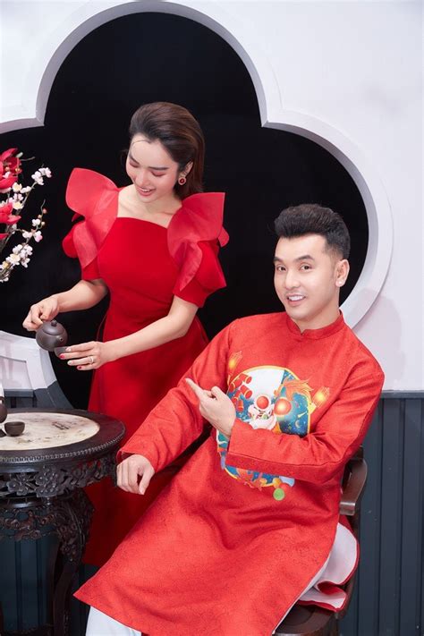 Gia đình Ca Sĩ Ưng Hoàng Phúc đón Tết Nhan Sắc Bà Mẹ 3 Con Gây Ngỡ Ngàng