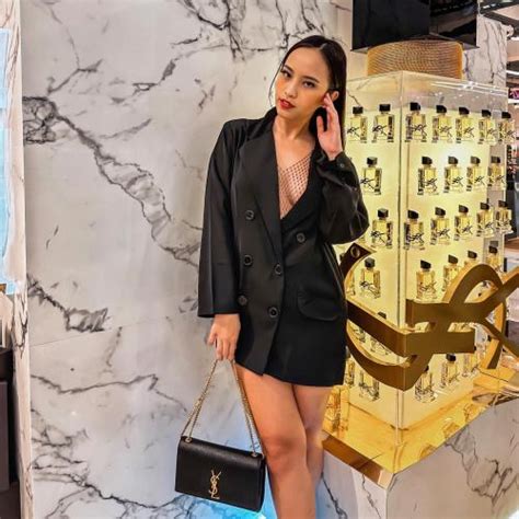 5 Potret Putri Valentina Model Sekaligus Presenter Yang Kerap Tampil