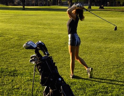 Top Female Golf Influencers Deemples Golf