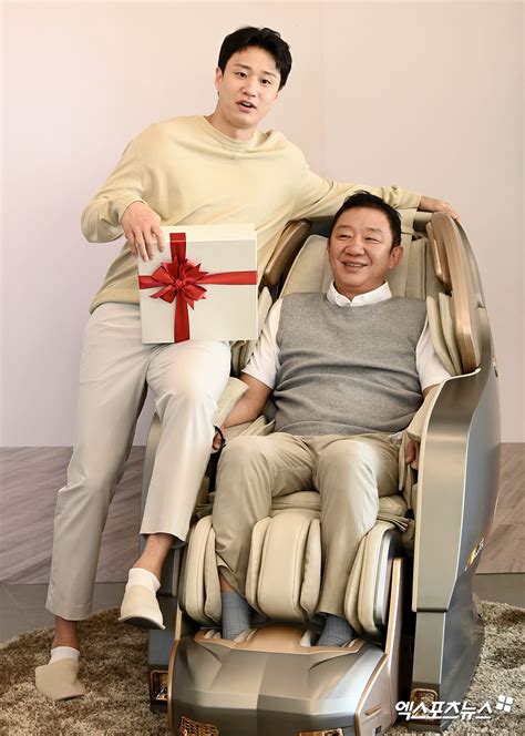 허웅 동생 허훈 몫까지 장난기 가득 포토