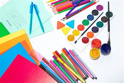 학교로 돌아갑니다 학년준비 흰색 배경에 격리 된 문구 밝은 문구 안녕하세요 학교 흰색 배경의 문구 레이아웃입니다 0명에 대한 스톡 사진 및 기타 이미지 Istock