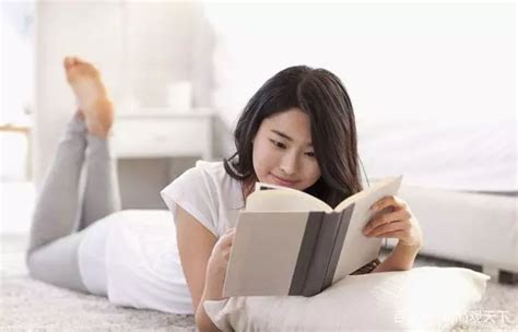 心理學：看書時，你喜歡用哪種坐姿？測出你的內在性格，超准！ Peekme