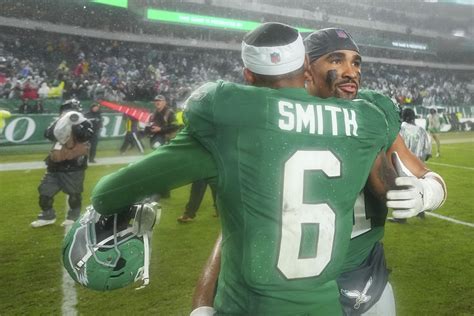 Eagles Wr Devonta Smith Praises Jalen Hurts With A Side Of Smack Talk