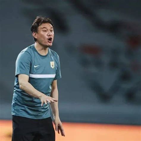 中超首位下课主帅浮出水面，战术单一管不住更衣室，球迷：快离开山东泰山郝伟比赛