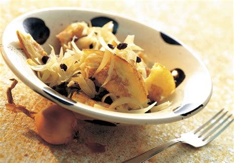CRÊPE TAILLADÉE AU TILSITER ET OIGNONS AUX RAISINS DE CORINTHE Fromage suisse