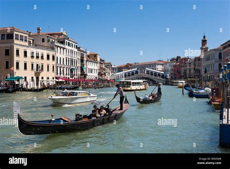 Boot Am Canal Grande In Venedig Fotos Und Bildmaterial In Hoher