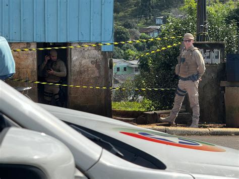 Mulher De 21 Anos é Encontrada Morta Em Bairro De Ponte Serrada Atual Fm