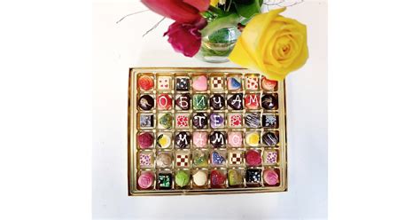 Кутия с шоколадови бонбони ОБИЧАМ Е ТЕ МАМО ТАТИ 48 бр