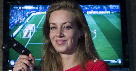 Deze Dame Is De Schrik Van Elke Fifa Speler Binnenland Adnl