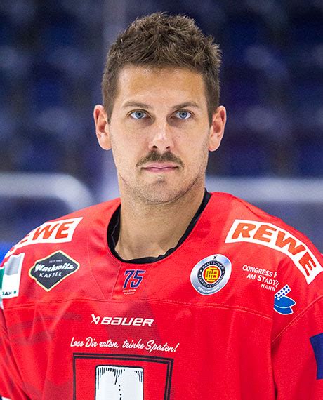 Tyler Gran Bleibt Am Pferdeturm