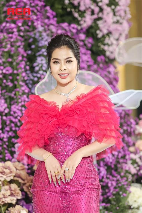 ឃេីញហេីយស្អាតណាស់ បទកំពុងផ្ទុះ ចំរើន សុភ័ក្ត្រ