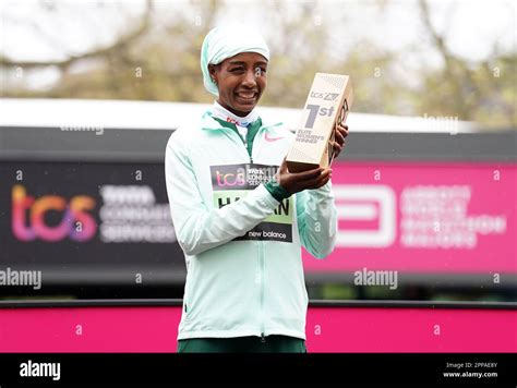 Sifan Hassan With The Trophy After Winning The Womens Elite Race