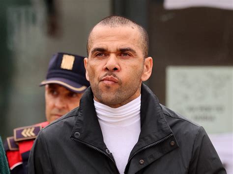 Notícias Daniel Alves deixa prisão após pagamento de fiança Portal