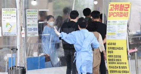 속보 오후 9시까지 전국서 1만8664명 확진수도권서 절반 발생