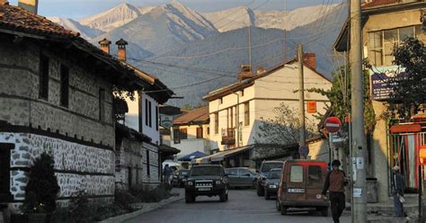 НАП запечатва 7 обекта в Банско Боровец и Разлог