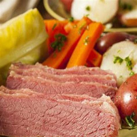 Corned Beef And Cabbage With Red Potatoes Corned Beef Beef Corn