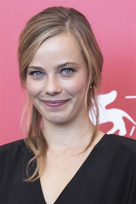 Saskia Rosendahl Filmek Képek Díjak Személyiség Adatlap Mafabhu