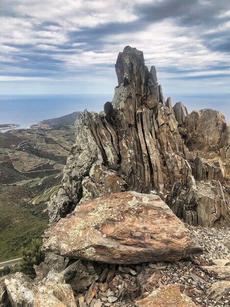 Premium Photo Vertical Geological Strata Visible On A Rock Formation