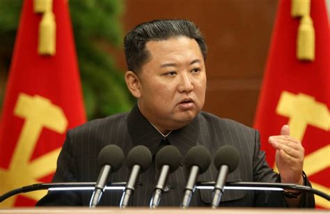 北韓疫情突爆恐和金正恩有關！35萬人連環發燒 還有1人死後確診omicron「ba2」