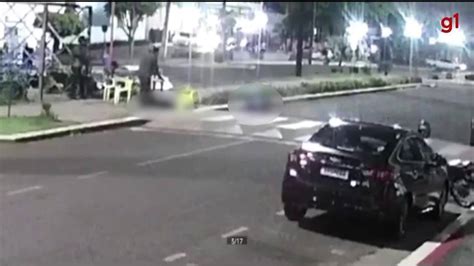 Vídeo Imagens fortes Vídeo mostra momento em que três jovens são