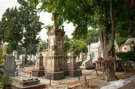 Chilango Conoce La Historia De Los Panteones Más Famosos De La Cdmx