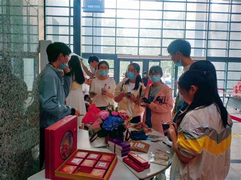 绘赞国庆，画展中秋——南开学子共庆双节