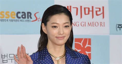 포토 이엘 시크한 미소