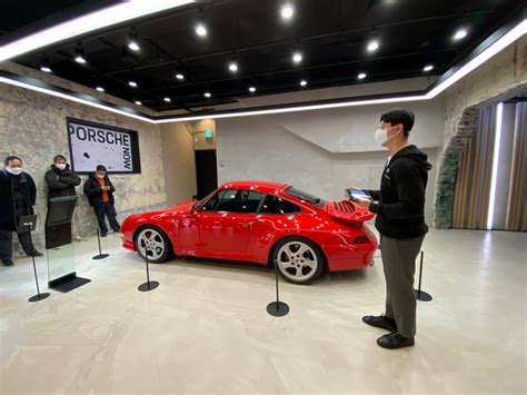 포르쉐 보고 커피 한 잔… 감성으로 Mz세대 저격 전자신문