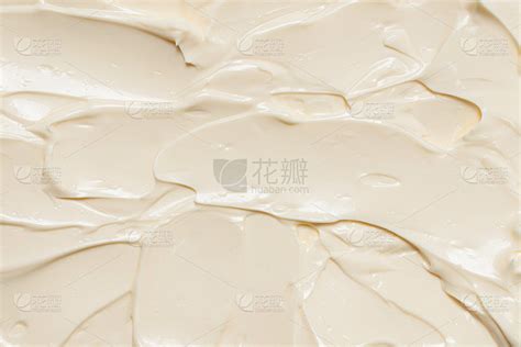白色发泡奶油质地。