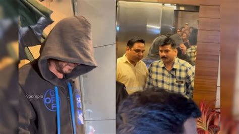 Shah Rukh Khan এটা কি শাহরুখ খান ছেঁকে ধরলেন ভক্তরা মুম্বইয়ে