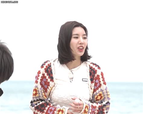 [iz One] 묵직한 흰티 몸개그 권은비 와이낫크루