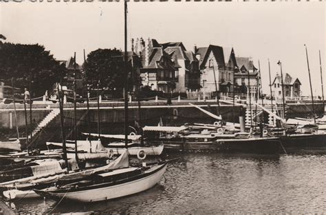Deauville DEAUVILLE La Plage Fleurie Le Bassin Des Yachts H Carte Postale Ancienne Et