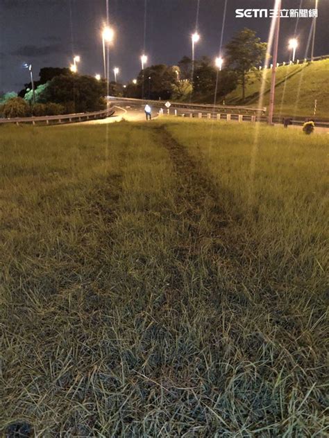 通緝犯苗栗國道躲警匝道失控撞車翻覆 男擦挫傷送醫突惡化轉院不治 社會 三立新聞網 Setncom