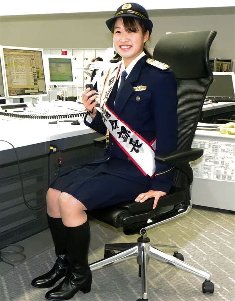 「ブーツ」おしゃれまとめの人気アイデア｜pinterest｜a6m 女性警察官 女性 ブーツ 白のブーツ