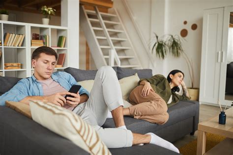 Emotional Disconnection In Relationships Relationships And Dating Magazine