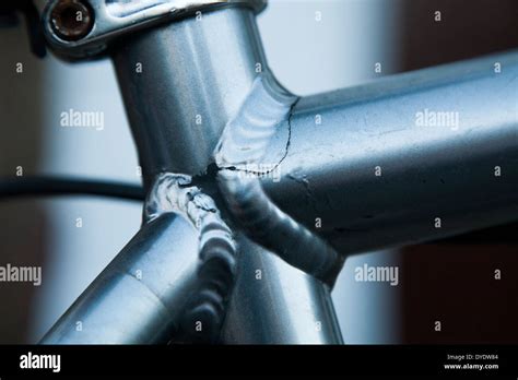 Schweißnaht geknackt Schweißen durch Materialermüdung auf einem