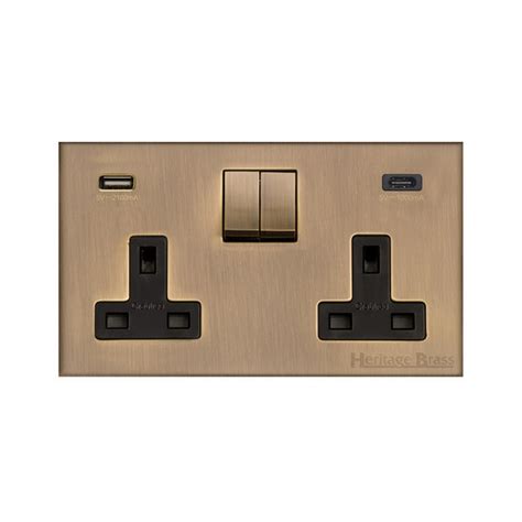 13a Antique Brass 2g Socket With Usb A And C C W912559abbk