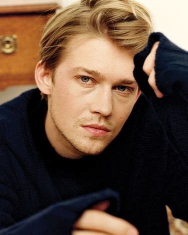 Info Taylor Brasil on Twitter Hoje o ator britânico Joe Alwyn nosso