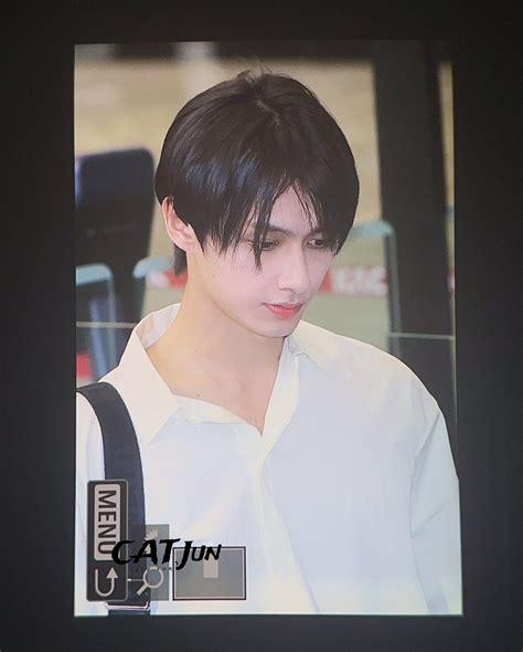 Yamagaspin On Twitter 너무줘아서눈물나올꺼까태 살면서본준중에제일청순한준이라수지선배림과구분이거의불가능함