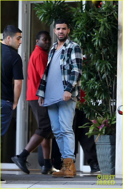 Drake Steps Out After Reportedly Fighting With Diddy Photo 3260587